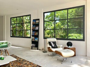 Suite de Luxo, piscina privativa, vista para a montanha | Sala de estar