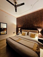 Secretária adequada para computadores portáteis, ferro/tábua de engomar 