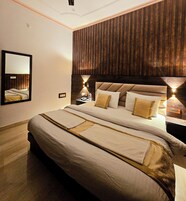 Secretária adequada para computadores portáteis, ferro/tábua de engomar 