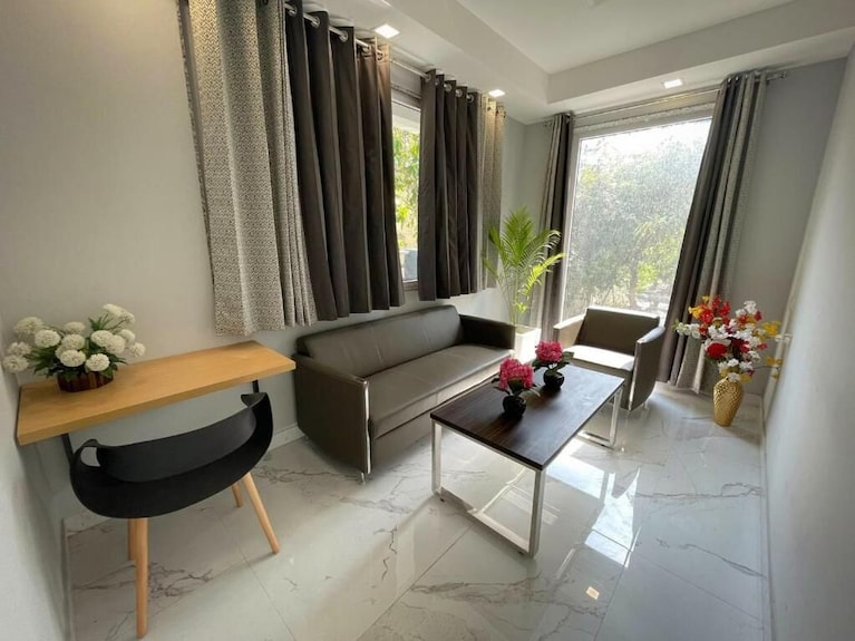 Luxury Executive Suite In Gurugram, Featuring Air Conditioning And Wi-fi. - Gurugram