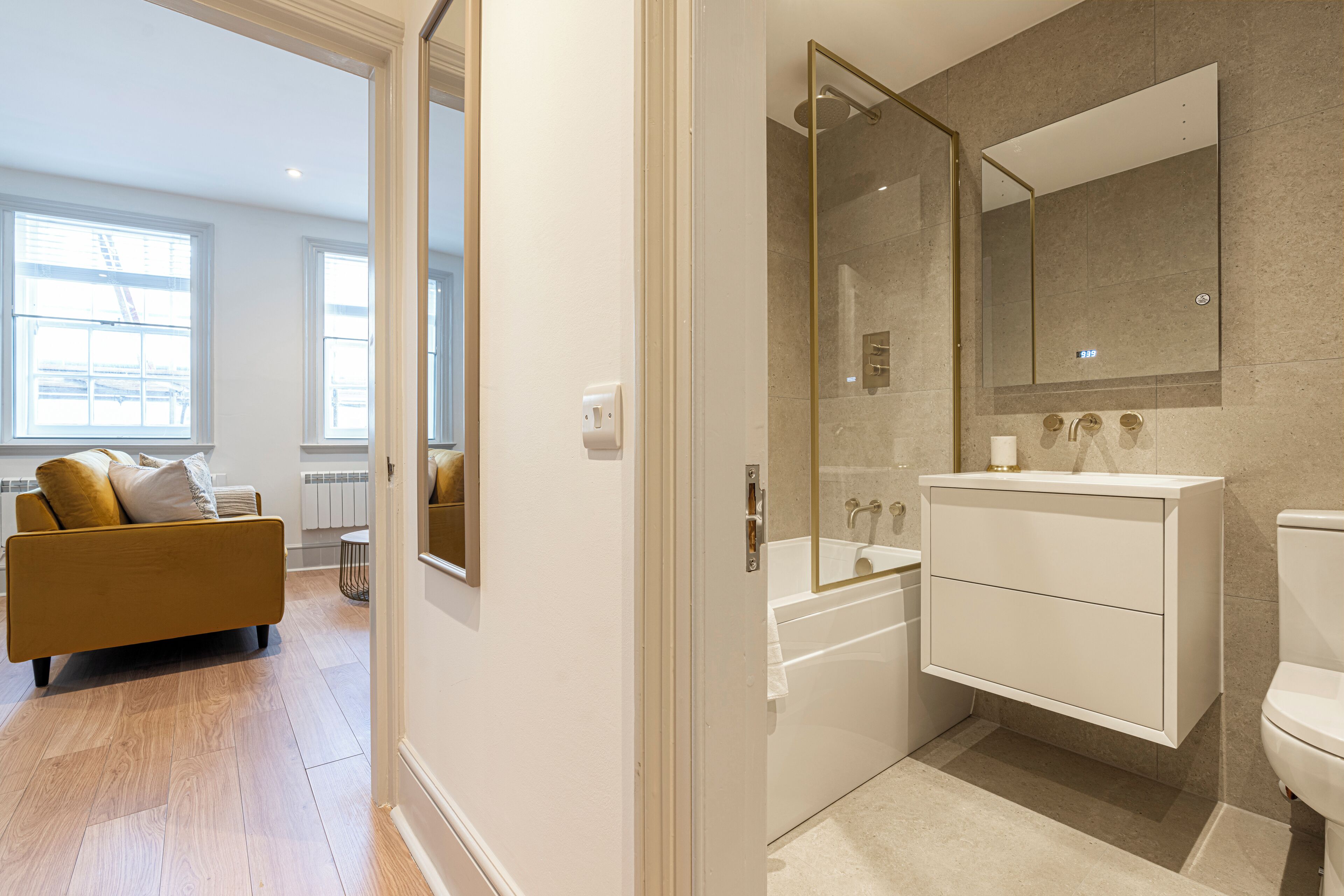 Apartamento Standard | Casa de banho | Um secador de cabelo, toalhas fornecidas, sabão, champô 