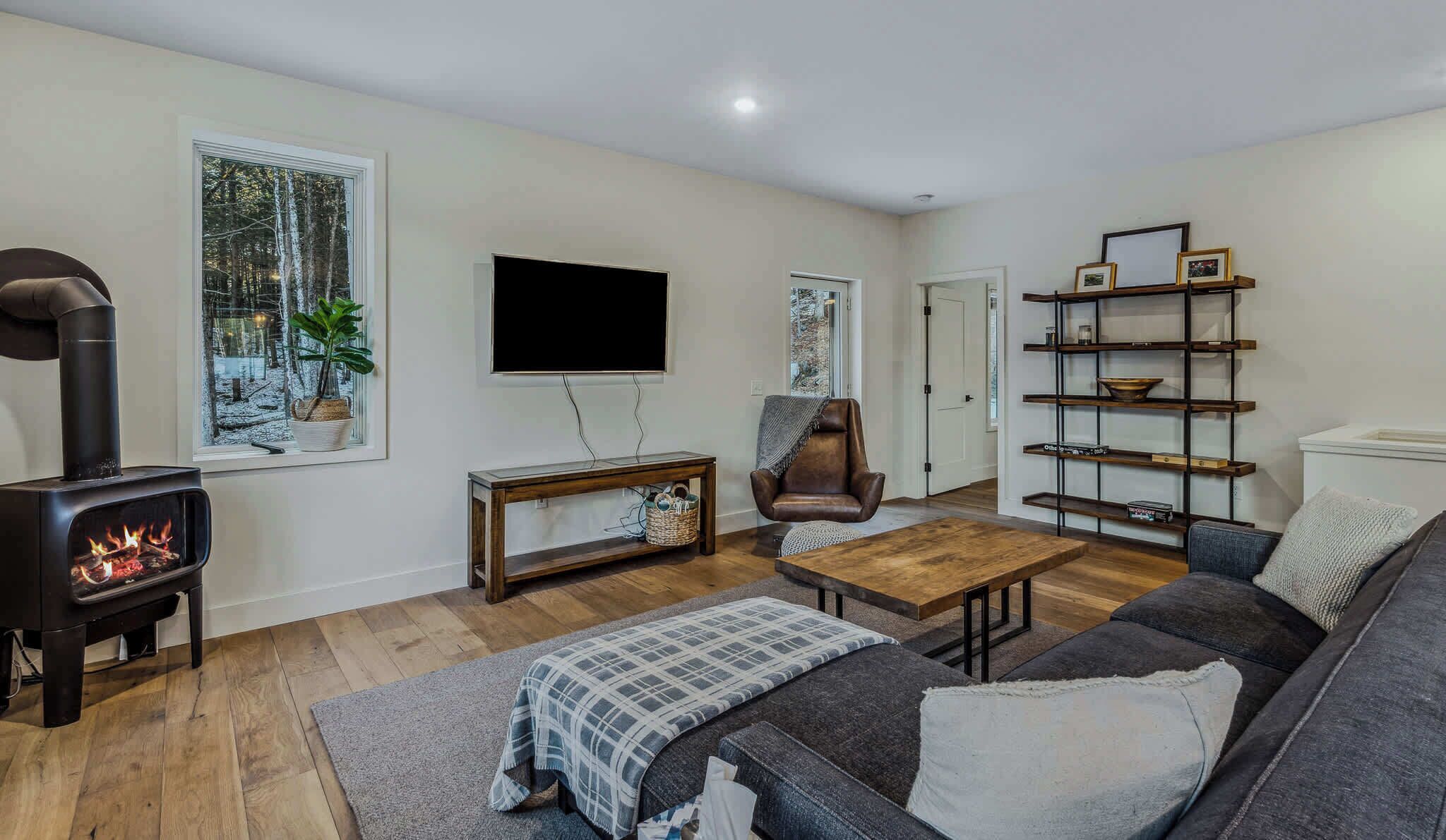 Fireplace, Woods, Club Access - Modern Quechee - Woodstock, VT