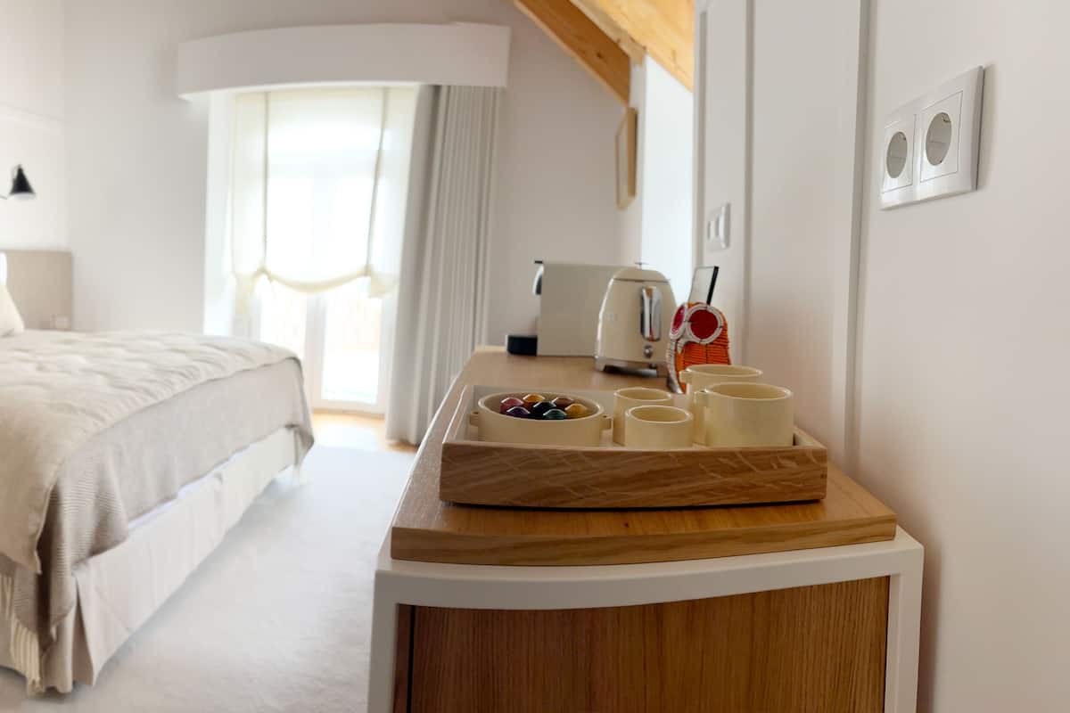 Quarto Duplo ou Twin Design | Cofre no quarto, Wi-fi grátis