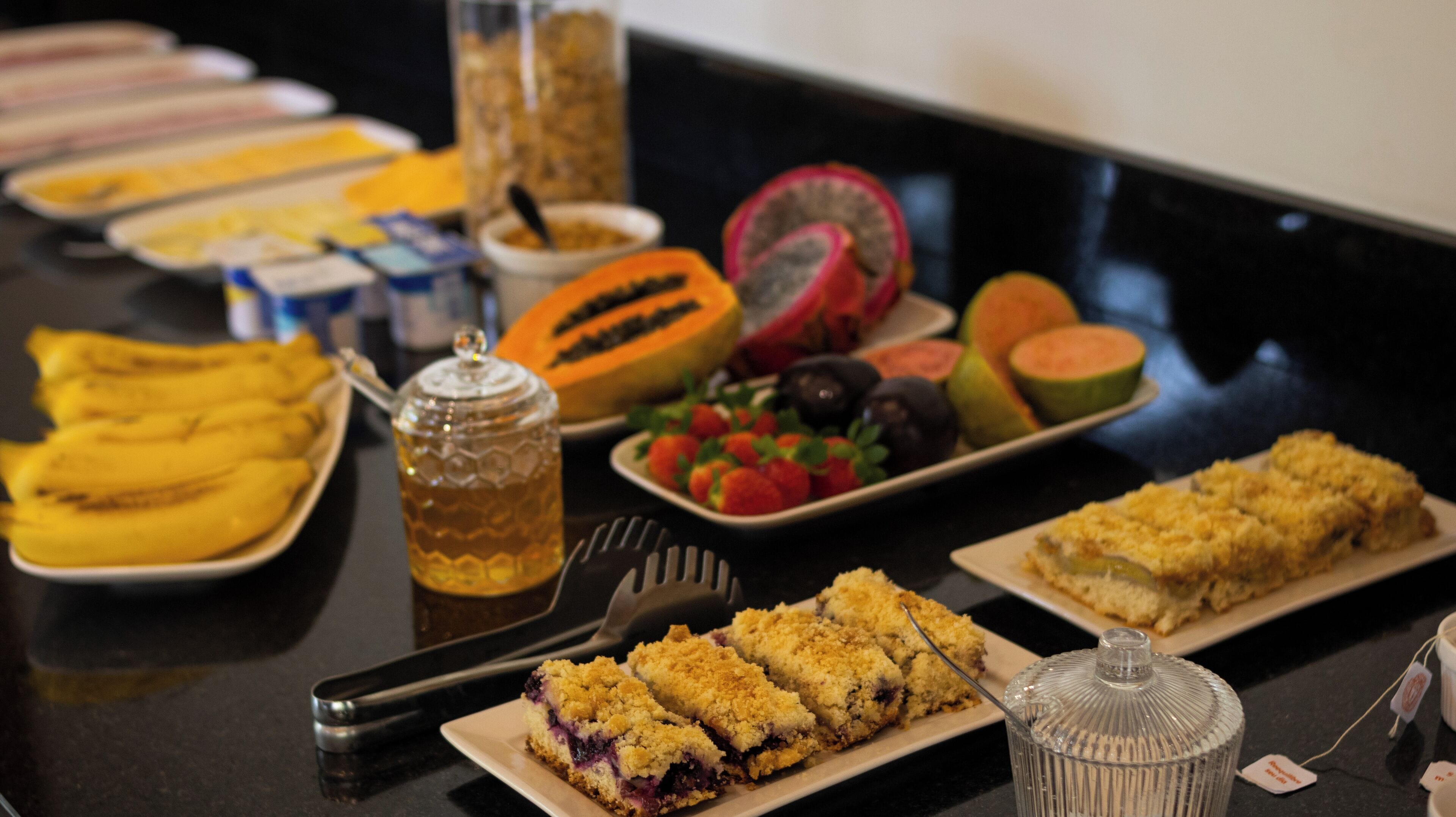 Café da manhã com buffet grátis todos os dias