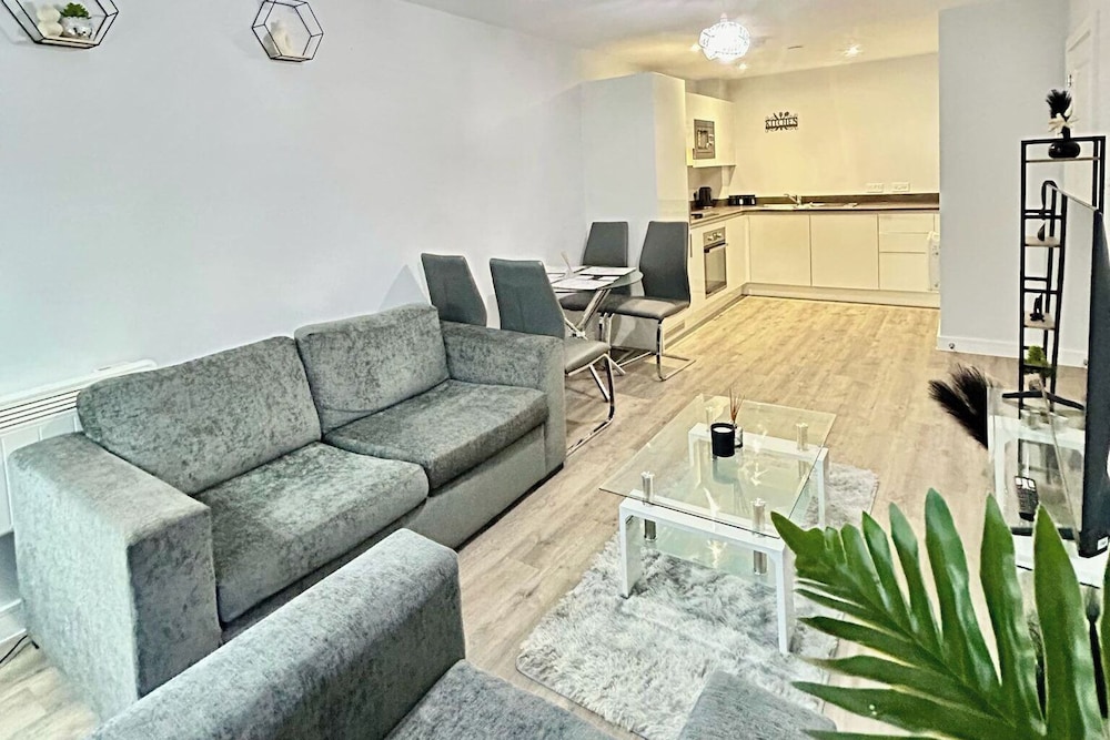 2br-sleeps4-citycentre-parking-rooftop - Staffordshire