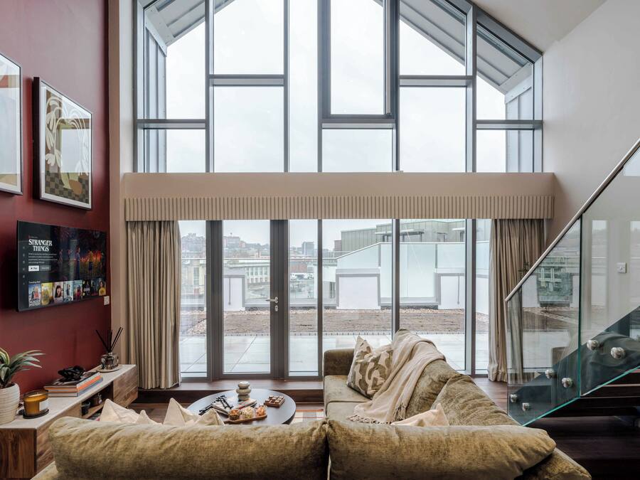 Apartamento grand | Área de estar | Smart TV 38 polegadas com canais a cabo
