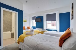 Quarto família | Ferros/tábuas de passar roupa, Wi-Fi de cortesia, roupa de cama