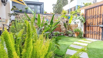 Quarto duplo, vista para o jardim | Terraço/pátio