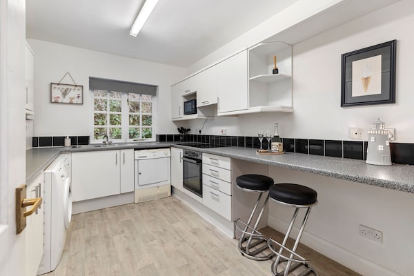 5 Sunny Cove - Direct Beach Access Sea Views - Tenby