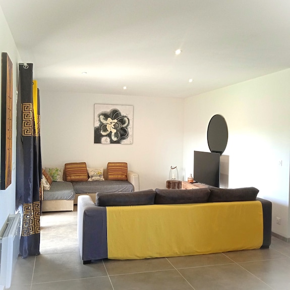 La Villa Des Mûriers Très Spacieuse Dans Un Environnement Calme Dans Les Coteaux - Moissac