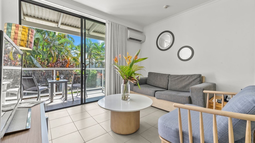 1104 Oaks Resort - King Suite - Port Douglas
