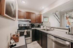 Condo, 1 quarto, para fumantes, sacada | Parte interna