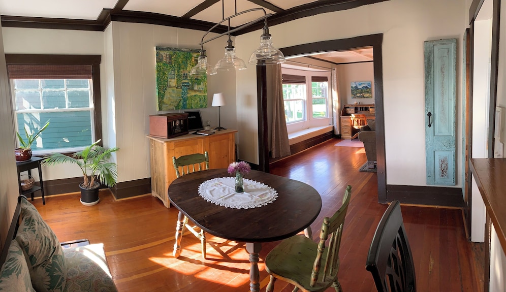 Heritage Apartment W City And Mountain Views - Vancouver