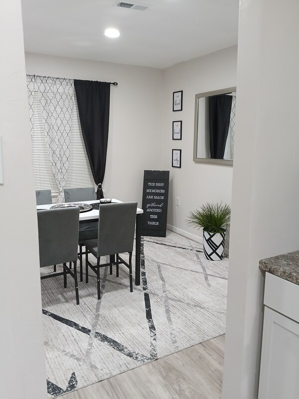 Cozy 2-bedroom Apartment With Ac, Wifi In Charming Detroit - Detroit, MI