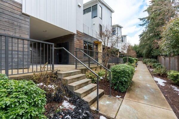 Sophari's Apartments In Bellevue - Bellevue, WA