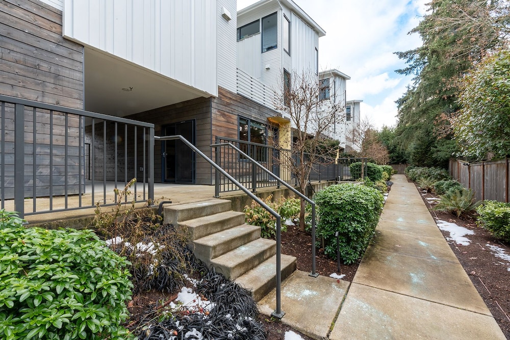Sophari's Apartments In Bellevue - Bellevue, WA