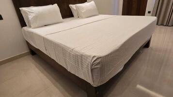 Quarto Duplo Deluxe | Secretária, secretária adequada para computadores portáteis