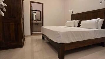 Quarto Duplo Deluxe | Secretária, secretária adequada para computadores portáteis