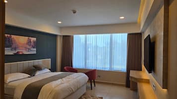Quarto Superior, 1 cama king-size, casa de banho privativa, vista para a montanha | Roupa de alta qualidade, edredões de penas