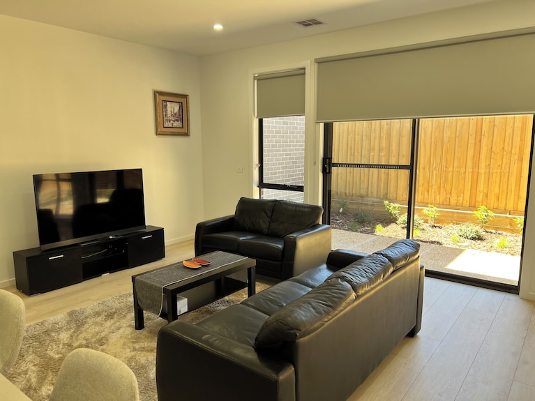 Double Storey, Brand New House, Cosy, Clean, Convenient With Shops Nearby - Melton