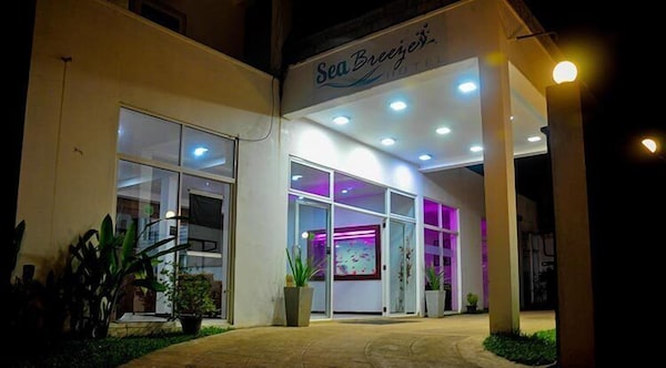 Sea Breeze Hotel - Mirissa