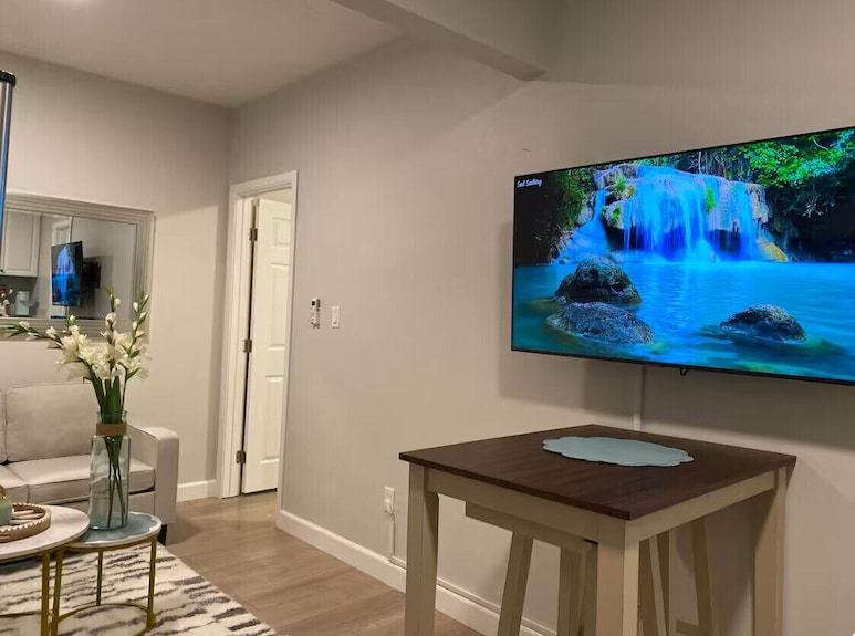 Cute, Small Cozy Place With Parking In Los Angeles - ウィッティア, CA