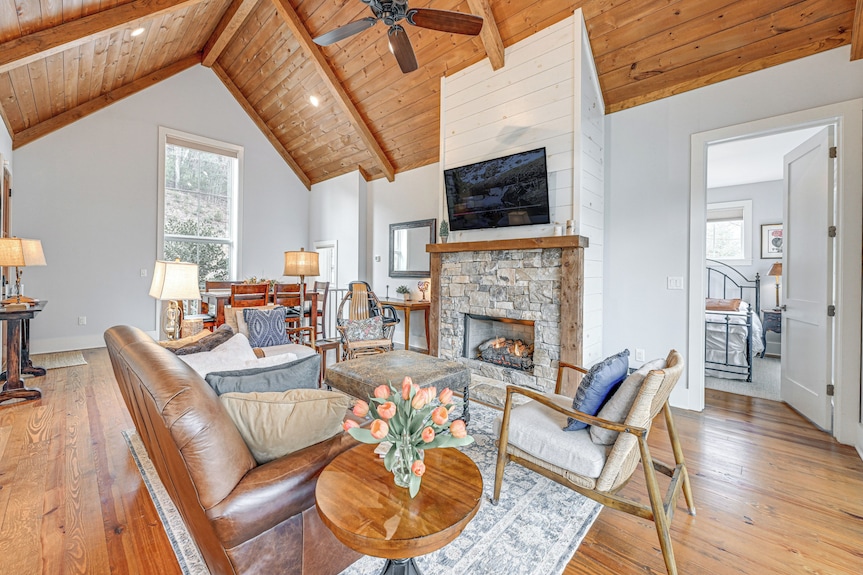 Direct Lake Access & Fire Pit: Tuckasegee Cottage! - ノース・カロライナ州