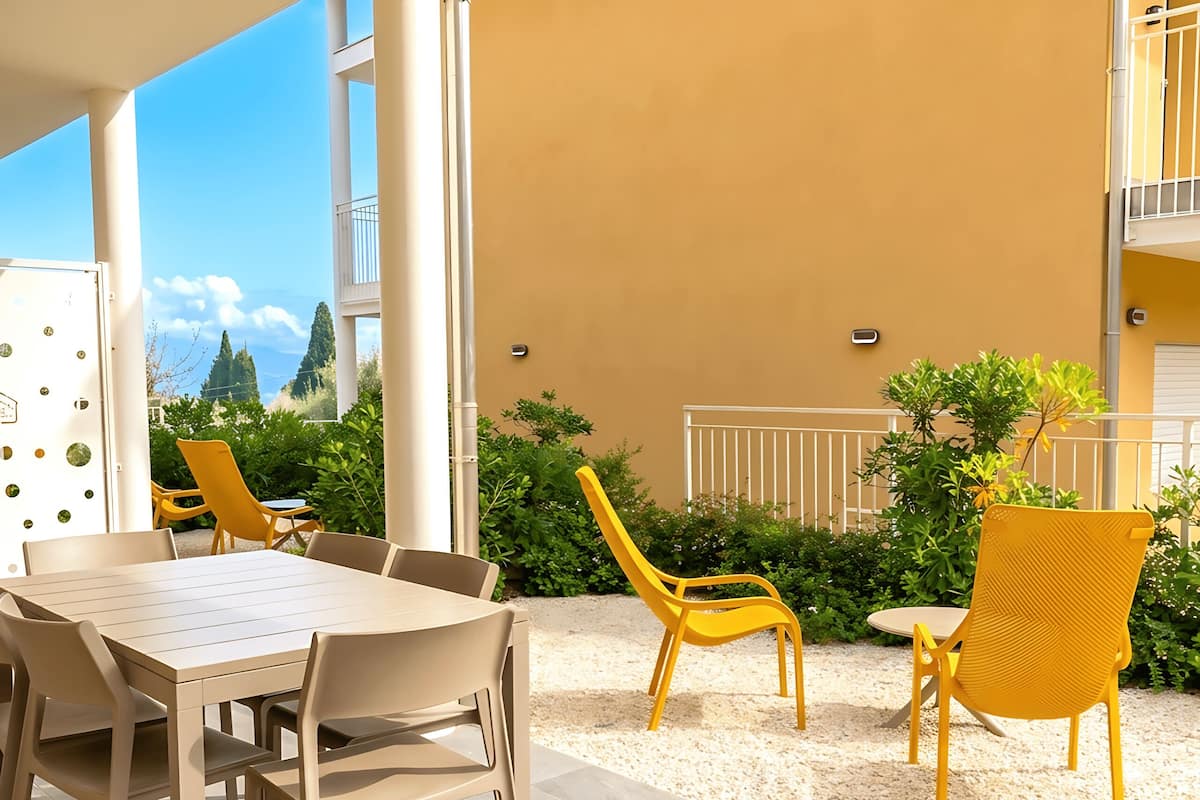 Apartamento standard, no piso térreo | Terraço/pátio