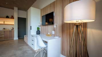 Quarto luxo, vista para a montanha | Cofres nos quartos, escrivaninha, espaço de trabalho para notebook