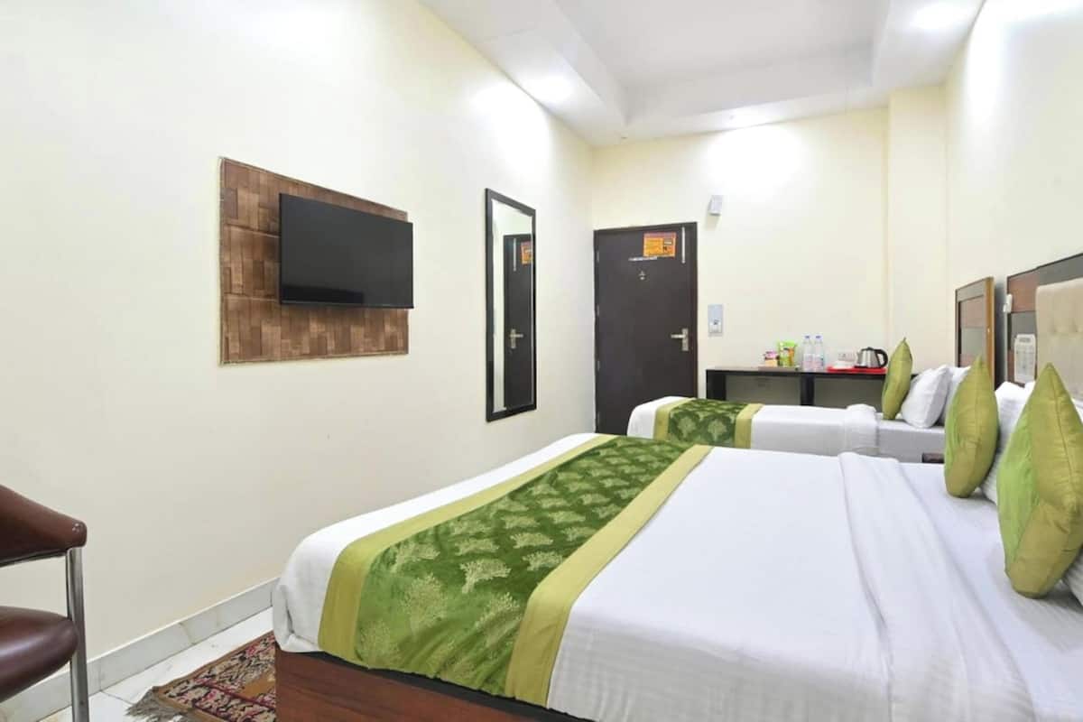Quarto Triplo Comfort, Vista para a cidade | 1 quarto, ferro/tábua de engomar, Wi-fi grátis