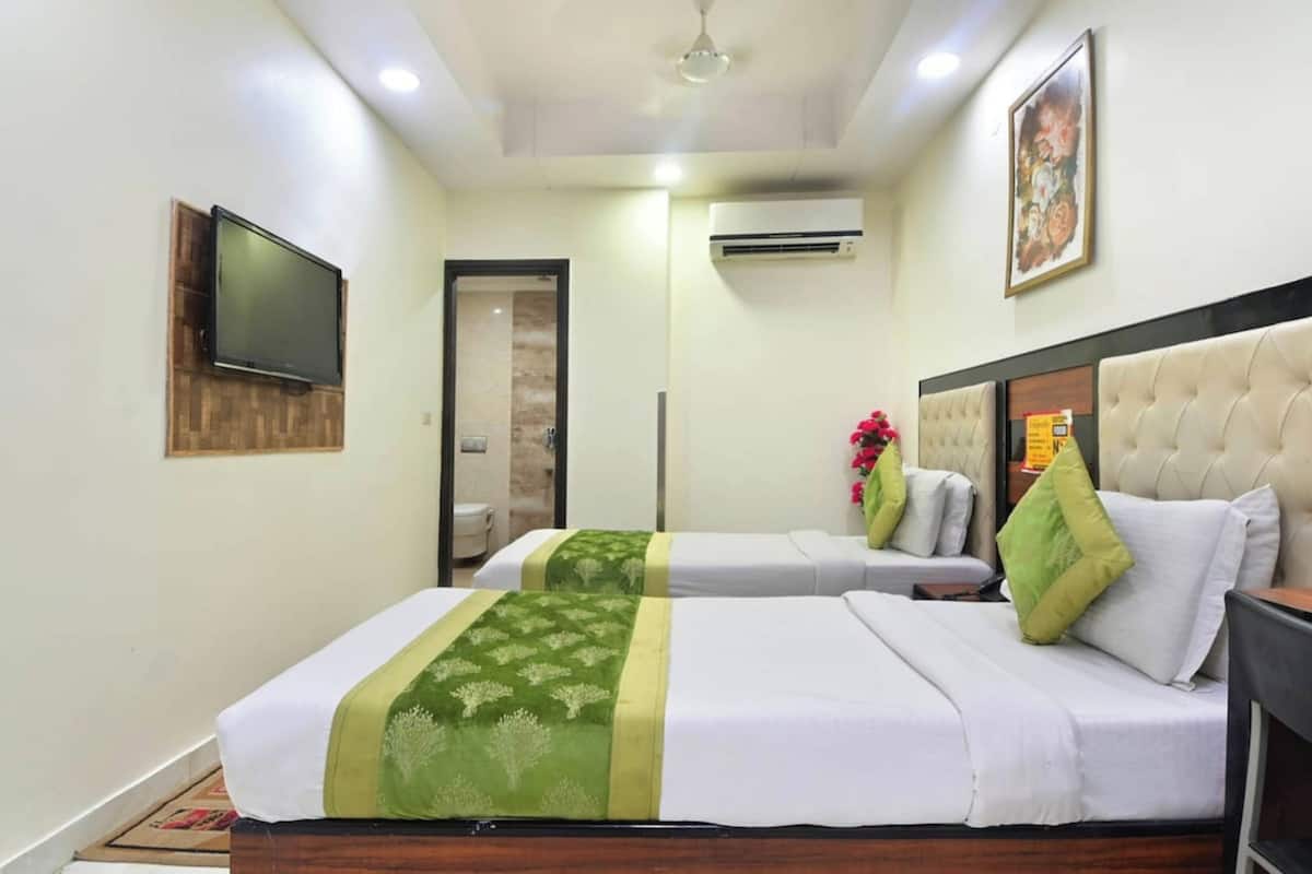 Quarto Duplo ou Twin Deluxe, Vista para a cidade | 1 quarto, ferro/tábua de engomar, Wi-fi grátis