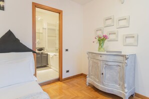 Apartamento (1 Bedroom) | 1 quarto, secretária adequada para computadores portáteis 