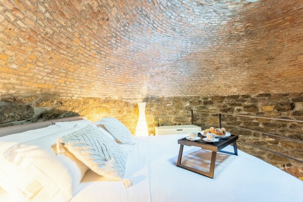 Ice Queen Chamber By Rent All Como - Como