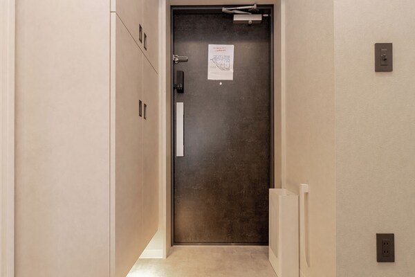 Crest Tenma - Self Check-in Only - Japon