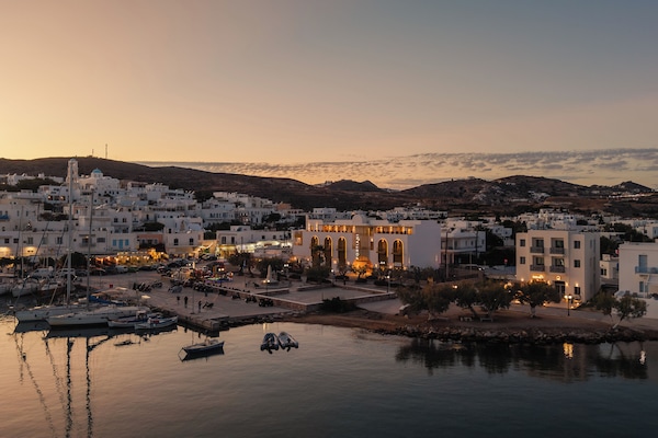 Fachada do alojamento (tarde/noite)