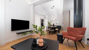 Apartamento Deluxe, cozinha | Sala de estar | Smart TV de 47 polegadas com canais por cabo
