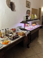 Pequeno-almoço continental diário (15 EUR por pessoa) 