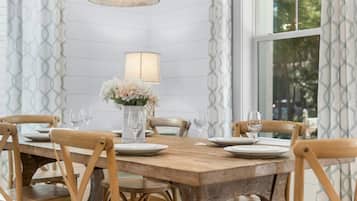 Casa, vista para o jardim | Refeições no quarto