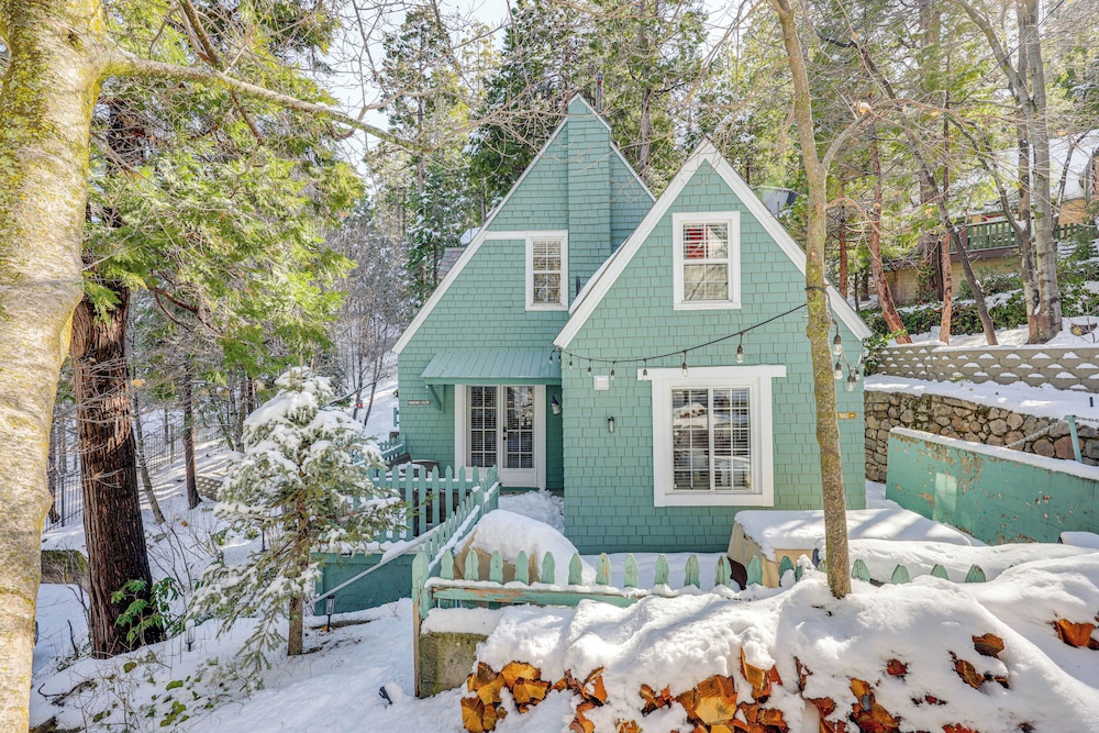 Walkable 'Green Gables Cottage' In Lake Arrowhead - Lake Arrowhead, CA