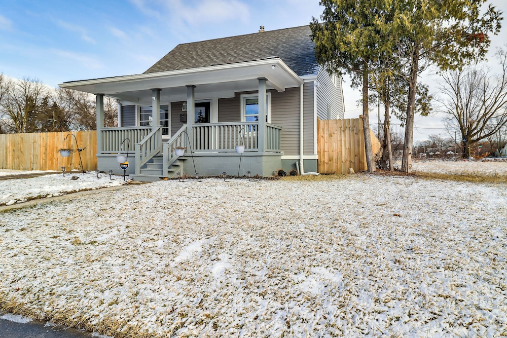 1 Mi To Rouge Park: Home W/ Fenced Yard & Deck - Detroit, MI
