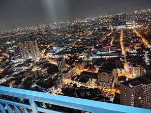 Apartamento Panorâmico em Condomínio Fechado, 1 cama queen-size, varanda, vista parcial para o mar | Terraço/pátio interior