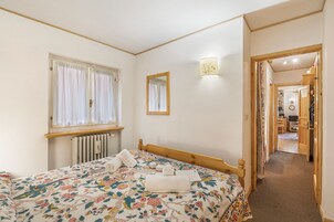 Apartamento família, vários quartos (Appartamento Quota 1800) | 2 quartos, ferros/tábuas de passar roupa, Wi-Fi de cortesia