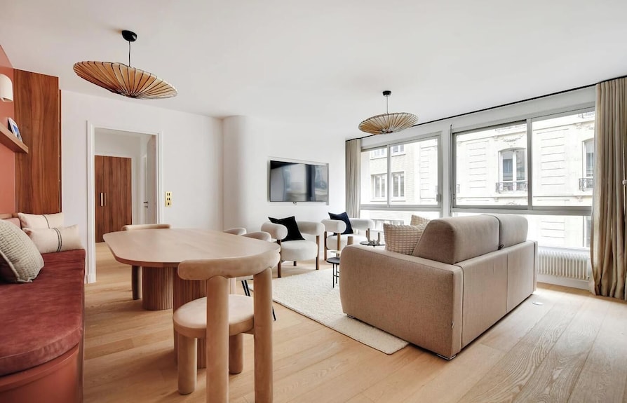 Serene Ambiance,just Moments From Trocadéro Champs Elysees At Rue De L'amiral - Eiffel Tower - Paris