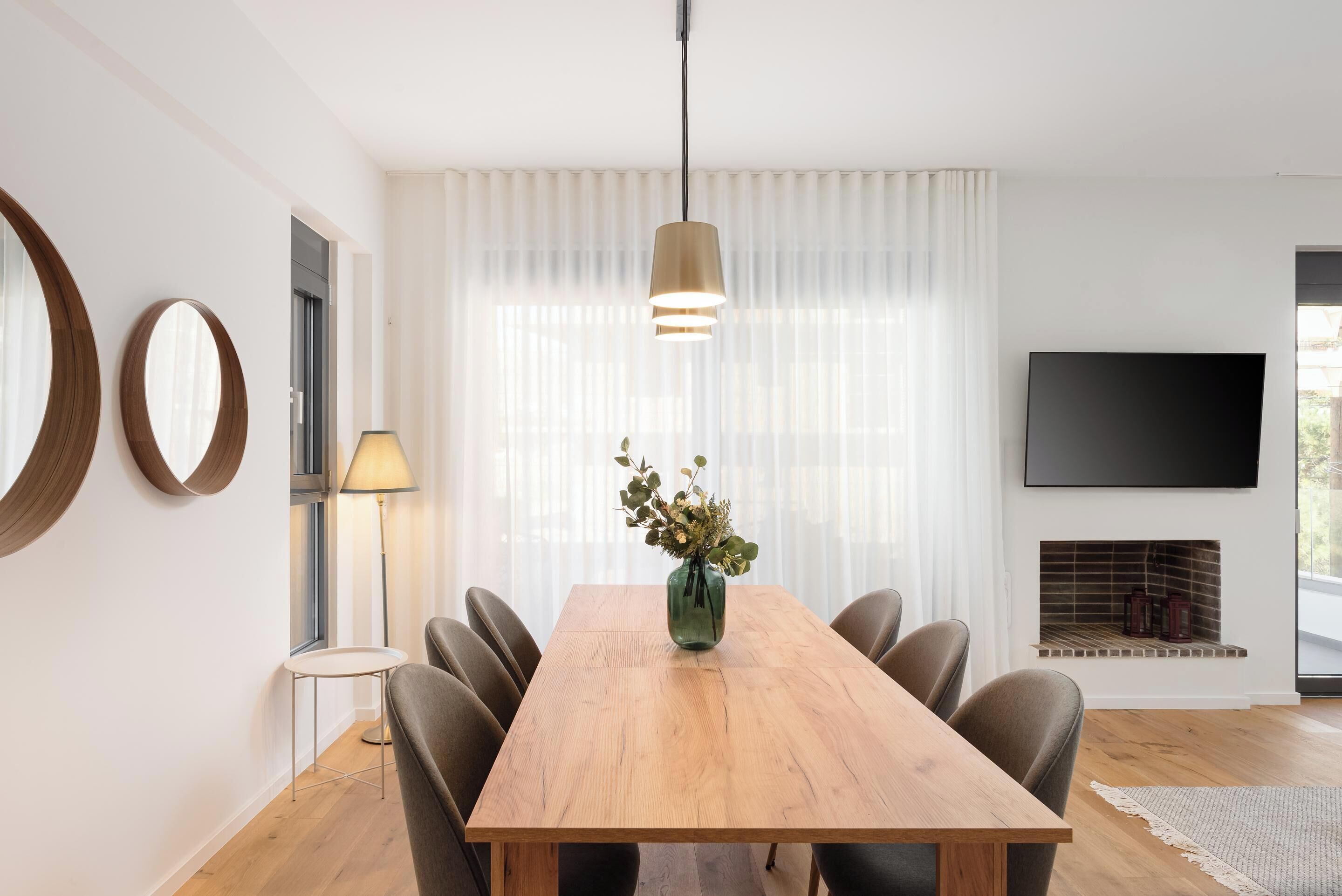 Apartamento, vista para a cidade | Sala de jantar