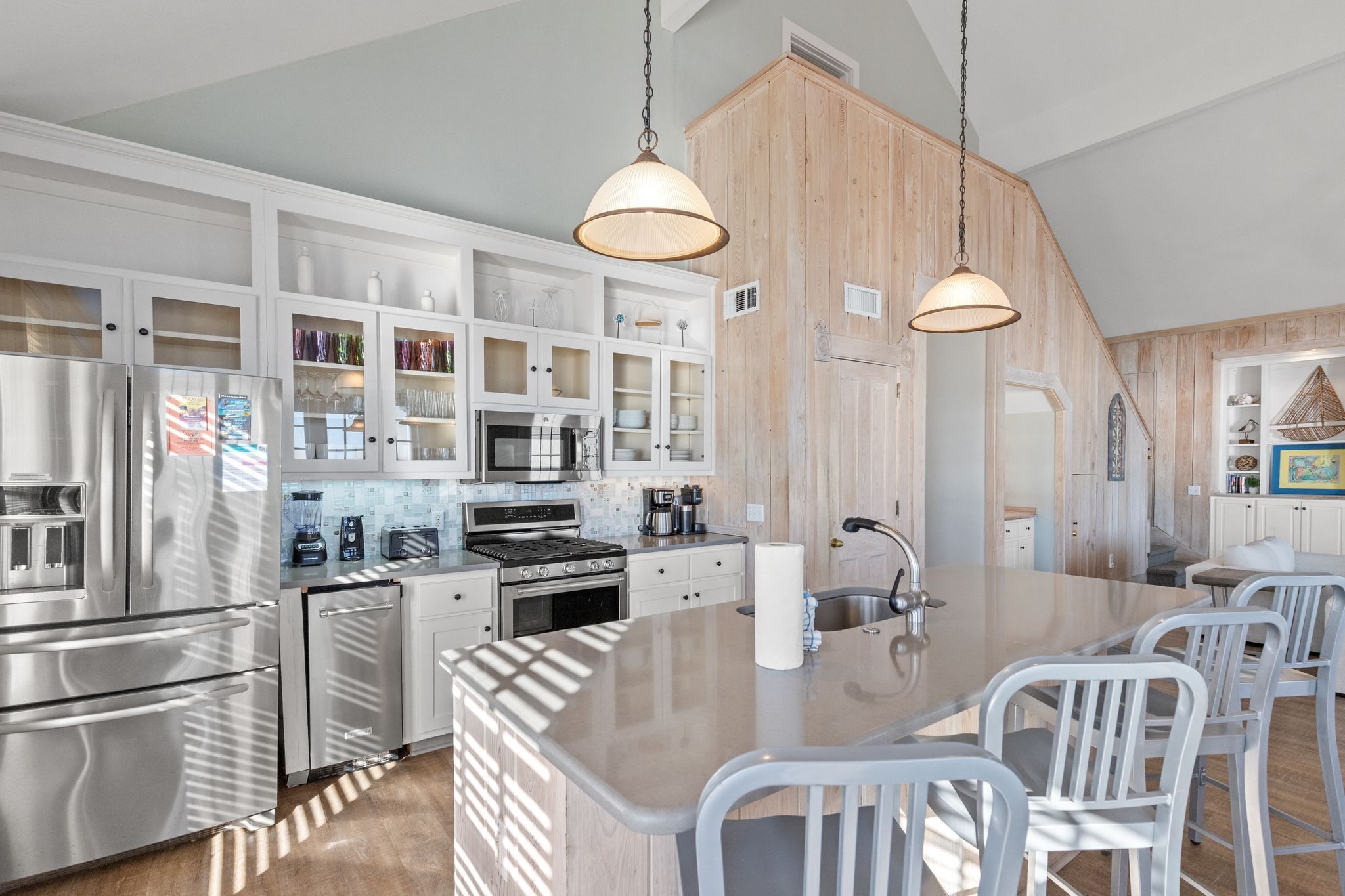 Casa, várias camas, acesso à piscina, vista para o oceano (4244 E Co Hwy 30A) | Cozinha privada | Um frigorífico, um micro-ondas, um forno, uma placa de cozinha 