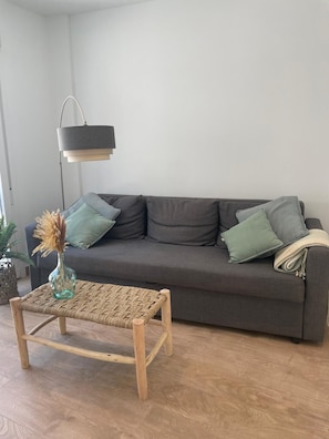 Estúdio, varanda, vista para a colina | Sala de estar
