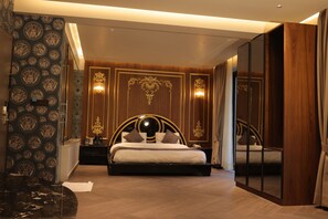 Quarto superluxo | 1 quarto, roupas de cama premium, frigobar, cofres nos quartos
