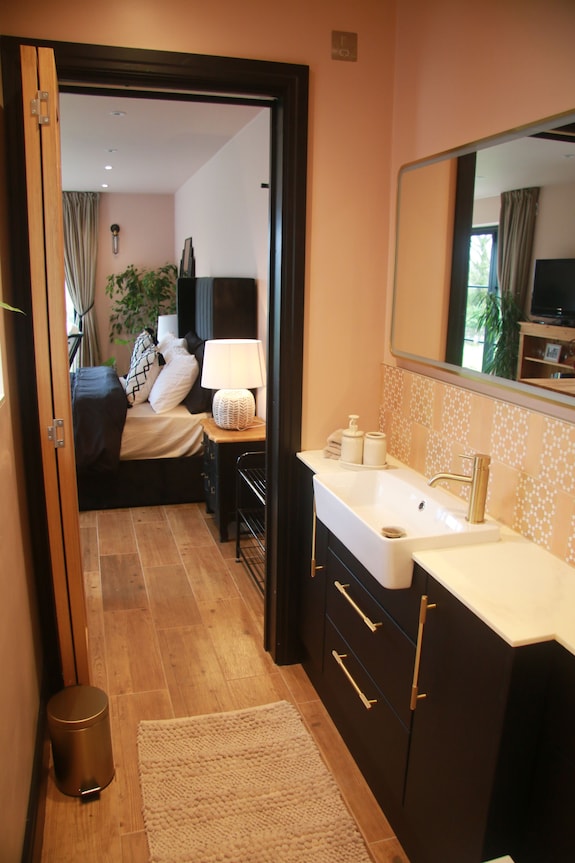 Romantic Rural Sunset Retreat In Historical Kent Countryside For Escape Or Fun! - セブノークス