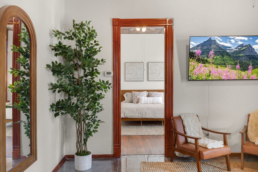 The Aspen: Downtown Cory Block Apartment - Great Falls, MT