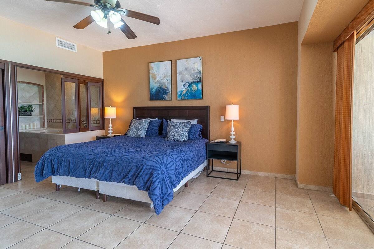 Apartamento em Condomínio Fechado, várias camas, varanda, vista para o oceano (Sonoran Sky SKY 408) | 2 quartos, com decoração personalizada, com mobília individualizada